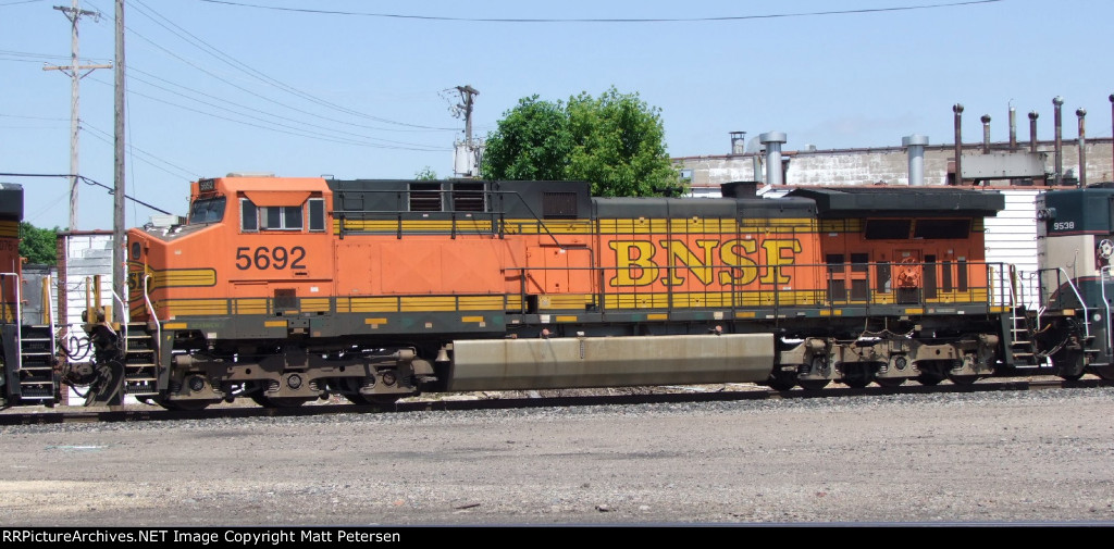 BNSF 5692